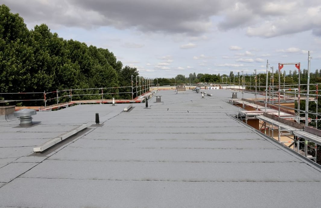 Choosing The Right Material For Your Flat Roof | AAC